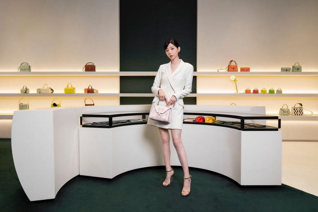 展現無限穿搭可能 VALEXTRA優雅精緻隨意 – 潮流誌 InTrend Log