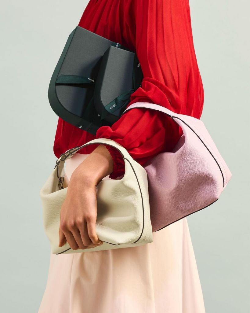 DELVAUX Airess奢華無拘展翼出行 Valextra繽紛點亮夏日風格魅力 – 潮流誌 InTrend Log